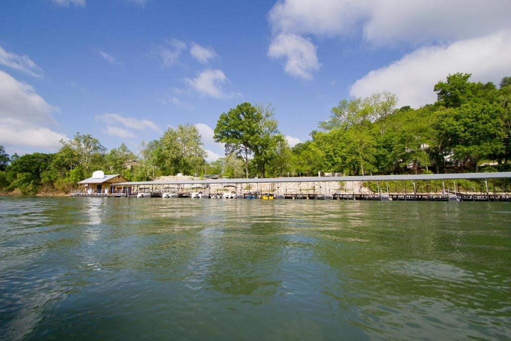 The Suites at Fall Creek Resort – Family Lodging in Branson, MO
