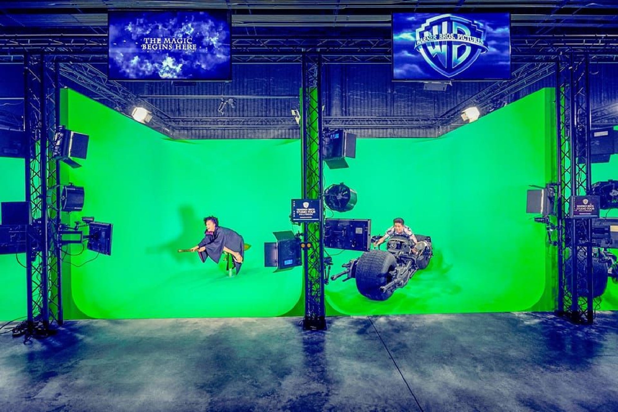 Warner Bros. Studios & Hop-On Hop-Off Bus - Los Angeles