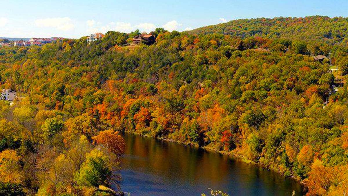 Branson Fall Colors - Best Drives, Activities & More for 2025