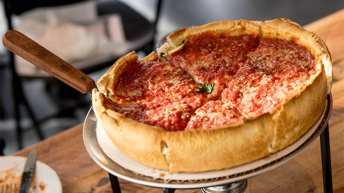 Famous Chicago Restaurants: A Foodie's In-Depth Guide